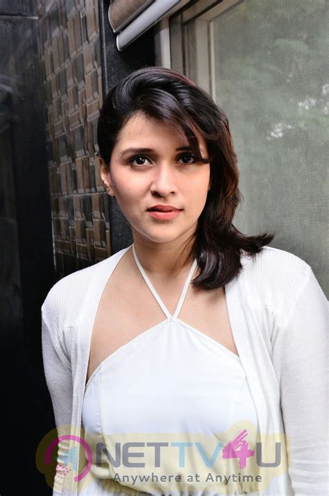 Actress Mannara Chopra Hottest Pics 530298 Galleries And Hd Images