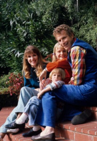 Who Is Mitzi Mcwhorter Know All About Wayne Rogers Ex Wife Sagal News