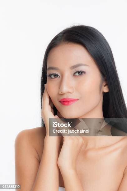 Gadis Model Cantik Potret Kecantikan Wajah Wanita Dengan Kulit Alami