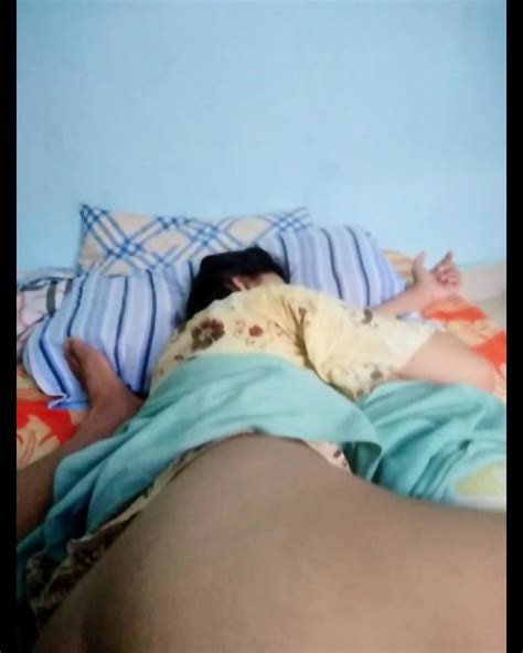 Istri Tetangga Yang Cantik Ketiduran Ditinggal Suaminya Kerja Eporner