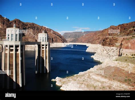 Intake Towers On The Colorade River In Hoover Stock Photo Alamy