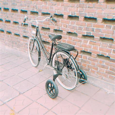 일반 자전거에 연결하는 성인용 보조바퀴 자전거를 못타는 성인이나 장애인용 세발자전거 자전거