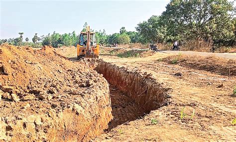కాలువ కప్పేసి ఆక్రమించేసి General