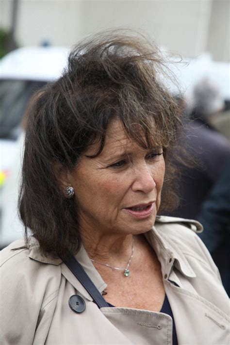 Photo Anne Sinclair Lors De La Manifestation Du Groupe Lagardère Devant Le Siège Deurope 1