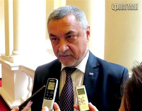 Валери Симеонов Пазарът на труда трябва да определя заплатата клас „прослужено време” е схема