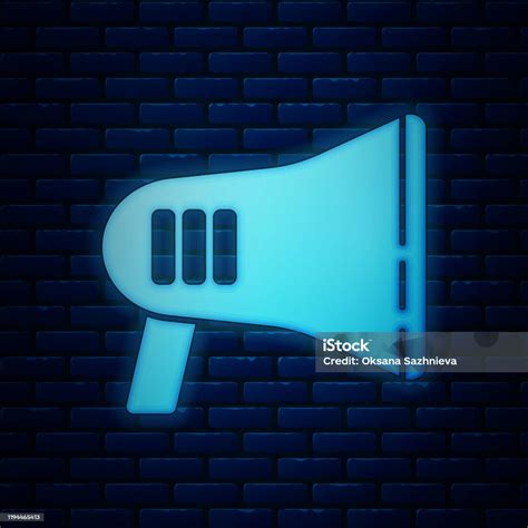 벽돌 벽 배경에 격리 빛나는 네온 메가 폰 아이콘입니다 시끄러운 음성 경고 개념입니다 마우스 피스 비명 프로모션에 대한 불혼 벡터 일러스트레이션 개념에 대한 스톡 벡터 아트