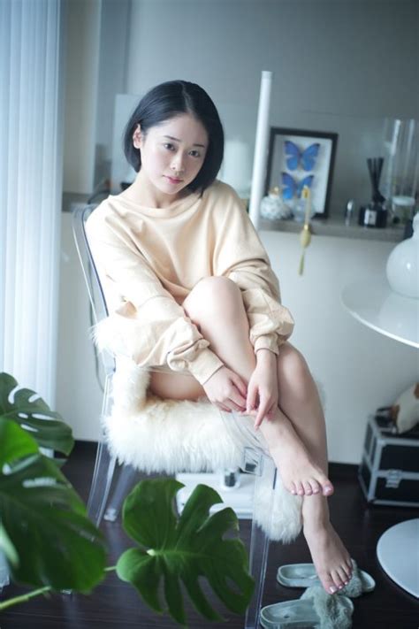 今いちばん売れてる女優・minamoグラビア「私の部屋で…」｜newsポストセブン