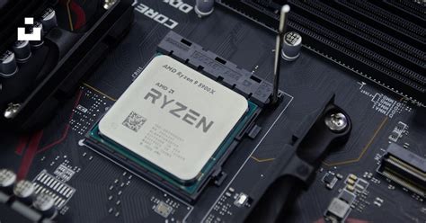 마더보드 위에 있는 Cpu 칩의 클로즈업 사진 Unsplash의 무료 컴퓨터 이미지