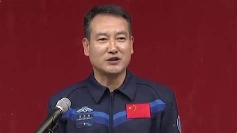 感动了！翟志刚回忆13年前首次出舱手机新浪网