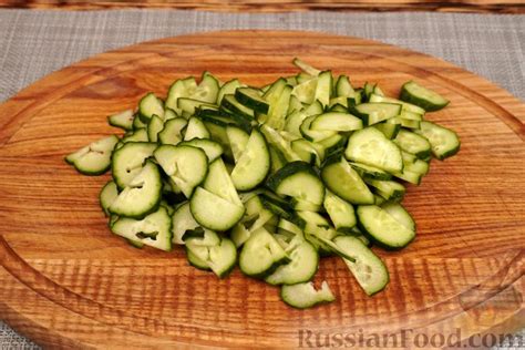 Рецепт: Салат с редиской, щавелем и огурцами на RussianFood.com