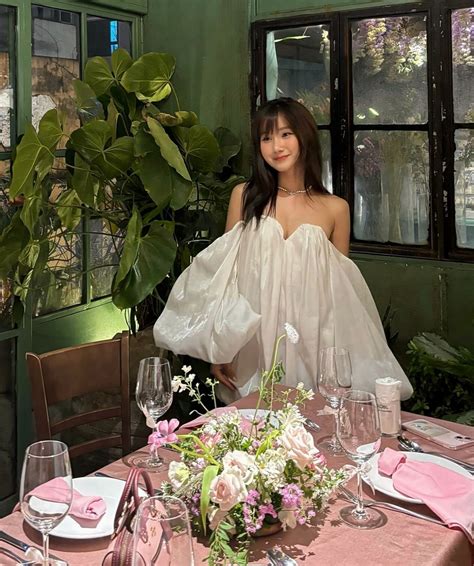 Nói chum đi đâu mà mún vừa basic nhưng vừa mún cỉu nổi nổi giữa background thì mặc tone trắng