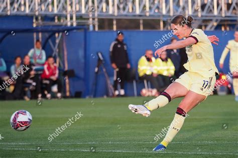 Vivianne Miedema Arsenal Takes Shot Editorial Stock Photo Stock Image Shutterstock