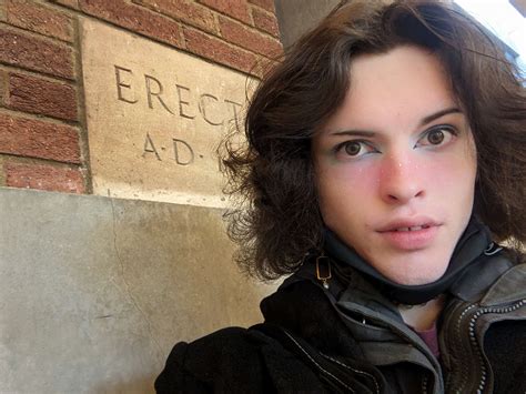 Tiara Anus Rule R196