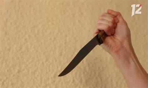 В Омске застолье закончилось кражей денег и угрозами кухонным ножом 12 канал