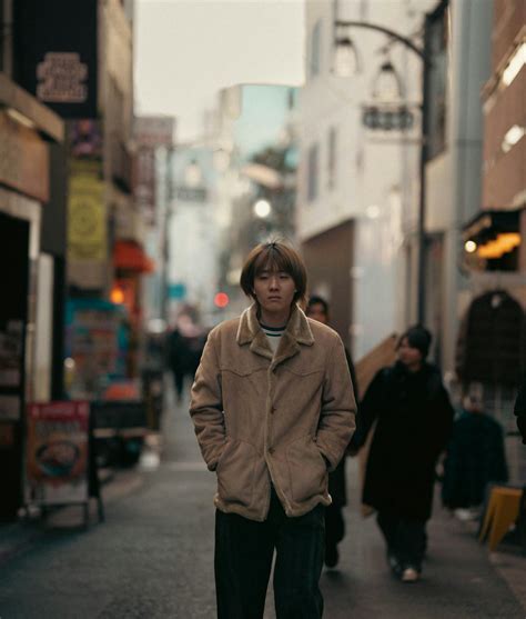 가로등 거리 사진 거리 장면 거리 초상화 겨울 패션 낮 노점상 대도시권 도시 배경 도시 분위기 도시 산책