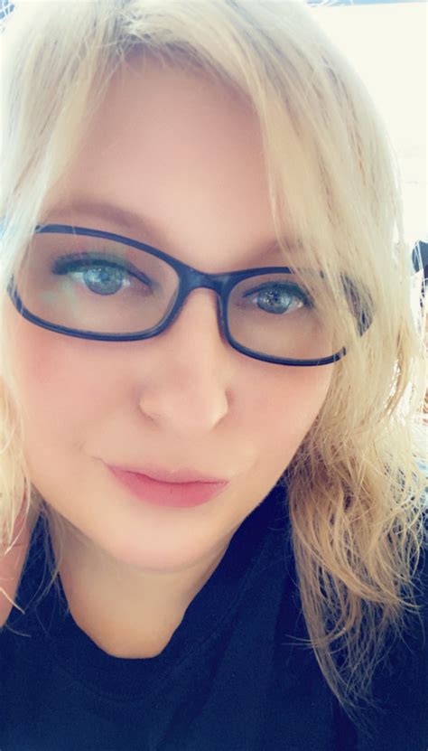 Mandy The Elf What S Your Favorite Color On Twitter Lunch Timeand Then Another Shift At The