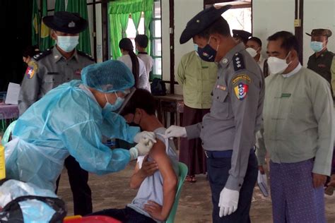 မိုင်းဆတ်မြို့၌ အသက် ၁၂ နှစ်နှင့်အထက် ကျောင်းသား၊ ကျောင်းသူများအား ပထမအကြိမ် ကိုဗစ် ၁၉ ရောဂါ ကာက