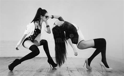 Manera Japonesa Joven De Las Mujeres Foto De Archivo Imagen De Sensualidad Atractivo