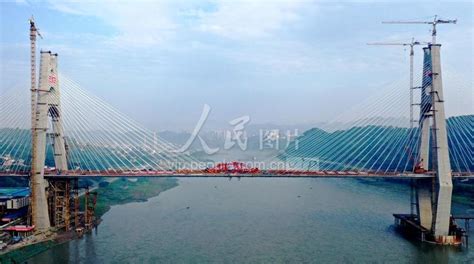 四川宜宾临港公铁两用长江大桥顺利合龙 人民图片网