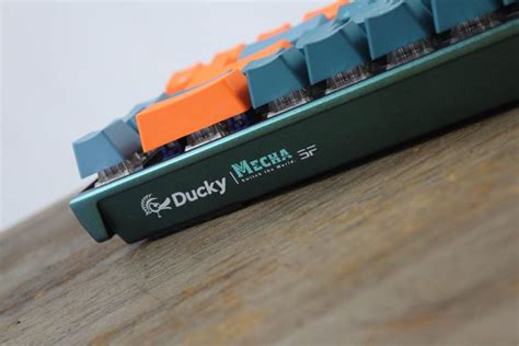 Ducky Mecha SF Review