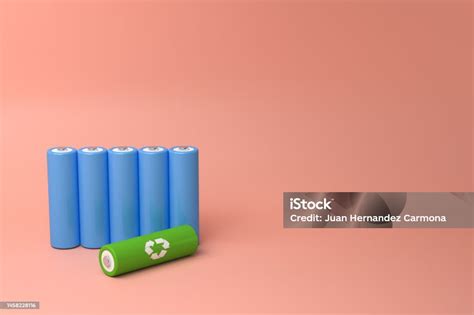 파란색의 18650 리튬 배터리의 수직 행과 재활용 기호가 있는 녹색 행 3d 렌더링 배터리 재활용에 대한 스톡 사진 및 기타 이미지 배터리 재활용 배터리 전원