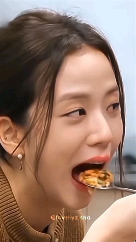 Jisoo Eating Fancam Sharpen