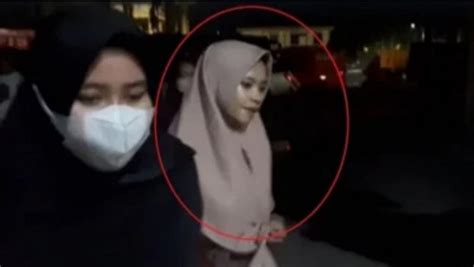 Terkuak, Sosok Asli Ibu Muda Pemilik Rental PS yang Lecehkan 17 Anak di ...