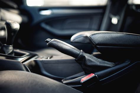 When Should You Use Your Emergency Brake? | Minit-Tune & Brake Auto Centres