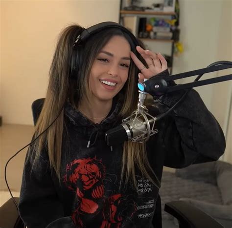 Valkyrae Celebrity Hairstyles Pretty People Cool Girl