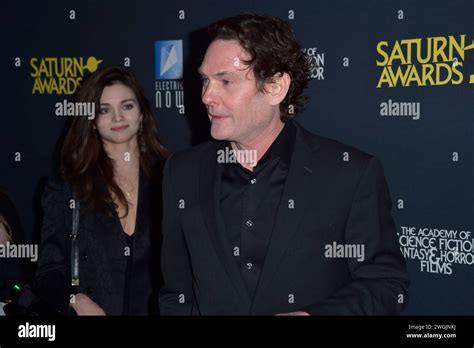 India Eisley Und Henry Thomas Bei Der Verleihung Der 51 Saturn Awards