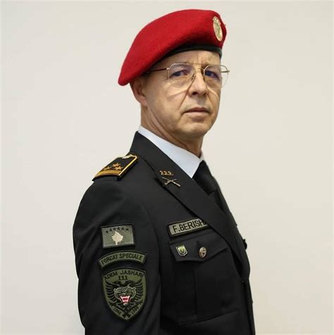 Shprehu 02 Uniforma Zyrtare E Veteranit Të UÇk Së Tashmë Facebook