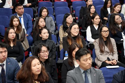 Харилцагчид зөвлөх банкны мэргэжилтэн бэлтгэх сургалтын батламж гардуулах ёслол боллоо