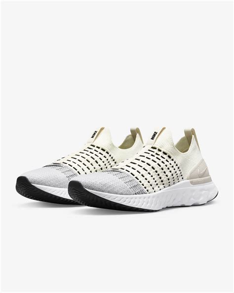 Nike React Phantom Run Flyknit 2 男款路跑鞋。nike Tw