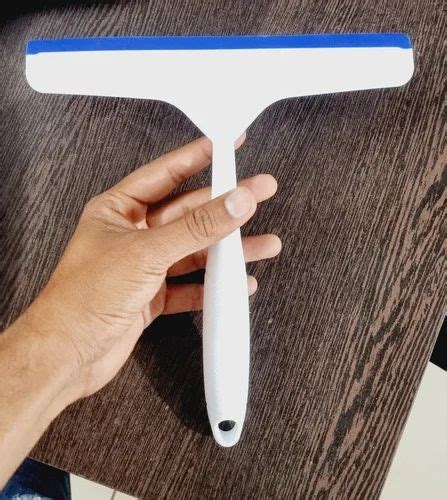 White Small Plastic Kitchen Wiper 22 Cm Blade At ₹ 20 Piece In Rajkot Id 2852709544391