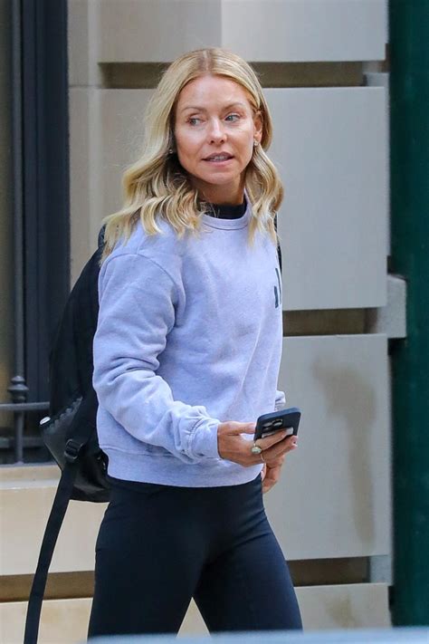 Kelly Ripa Shows Off Real Skin With Wrinkles In Rare Unedited Makeup