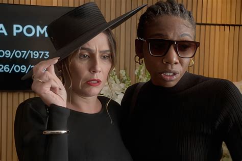 Quando Lara descobre que Taís é a amante de Átila em Elas por Elas