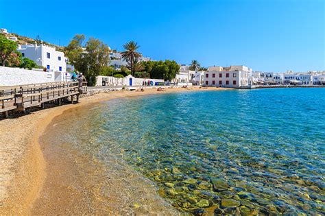 미코노스 포트 미코노스 섬 그리스에에서 청록색 바다 물과 아름 다운 해변의 보기 경관에 대한 스톡 사진 및 기타 이미지 경관