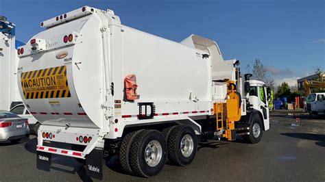 Demo Labrie Automizer Helping Hand Refuse Truck On A Mack Lr Youtube