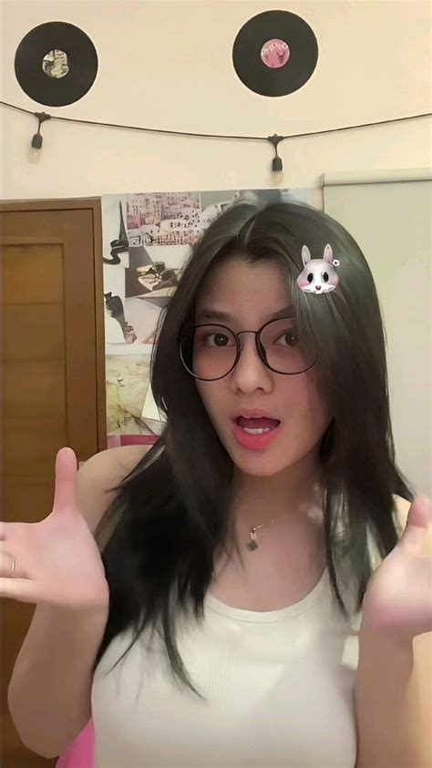 Pin oleh cukcuk di Nayla Astrid di 2024 | Gadis-gadis cantik, Orang cantik, Penyimpanan foto
