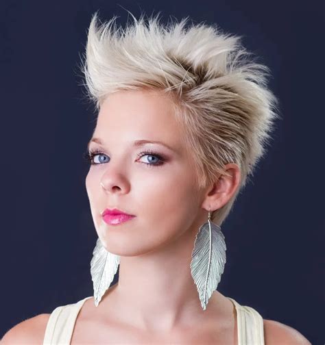 23 Platinum Pixie Cuts To Inspire Your Next Short Hair Color