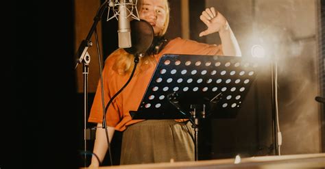 가사지 가수 감정 표현 개인적 표현 건전한 엔지니어 노래 공연 녹음 녹음 기술 녹음 세션 녹음 실 녹화 부스 라이브 녹음 마이크로폰 뮤지션 방음실