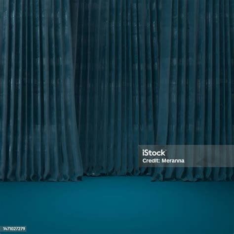 무대의 영화관 드라마틱한 커튼 클래식 커튼 템플릿 3d 렌더 일러스트레이션 서커스 와 스탠드 업 장면 인테리어 0명에 대한 스톡 사진 및 기타 이미지 Istock