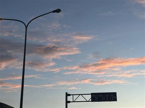 港台戀之男友是小小兵 見工失敗了 剛開始說我過往工作經驗 感覺對方是覺得還ok 然後我問了一句 「我不會講跟聽台語」 對方就跟我講 「在我們這種鄉下地方，都要懂台語或客家話」 「如果不會