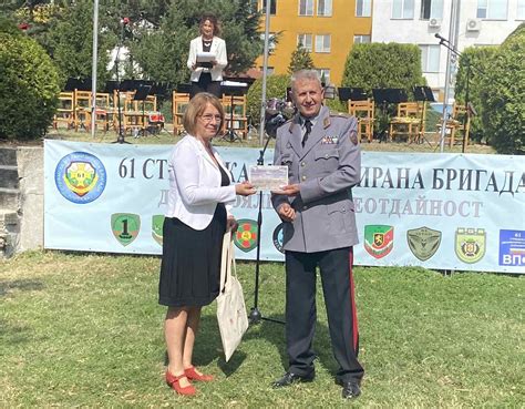 Казанлък инфо Галина Стоянова получи признание от 61 Стрямска механизирана бригада Карлово