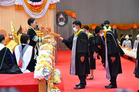 บรรยากาศภาคเช้าในงานพิธีพระราชทานปริญญาบัตรมหาวิทยาลัยราชภัฏเขตภาคกลาง และมหาวิทยาลัยสวนดุสิต