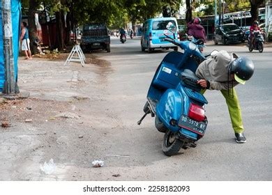 Vespa Broke Down Images Stock Photos D Objects Vectors Shutterstock