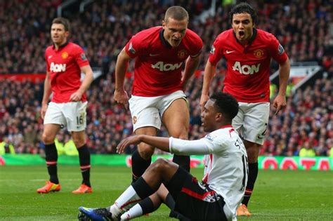 تتو جنجالی هوادار منچستریونایتد با شعار لیورپول فوتبالی