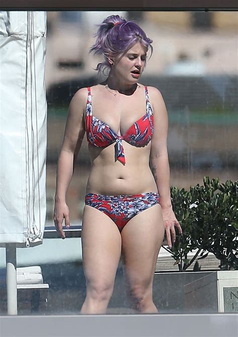 Kelly Osbourne Shows Hot Body In Floral Bikini Krazy Fashion Rocks