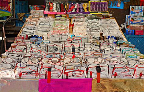 무료 이미지 독서 시장 마구간 미술 시력 공정한 지형도 광학 돋보기 안경 착용 4000x2569 571834 무료 이미지 Pxhere