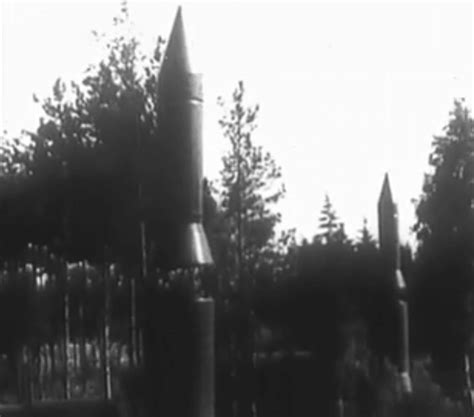 Ракеты РТ-15 или их макеты на Параде на Красной площади, середина 1960 ...